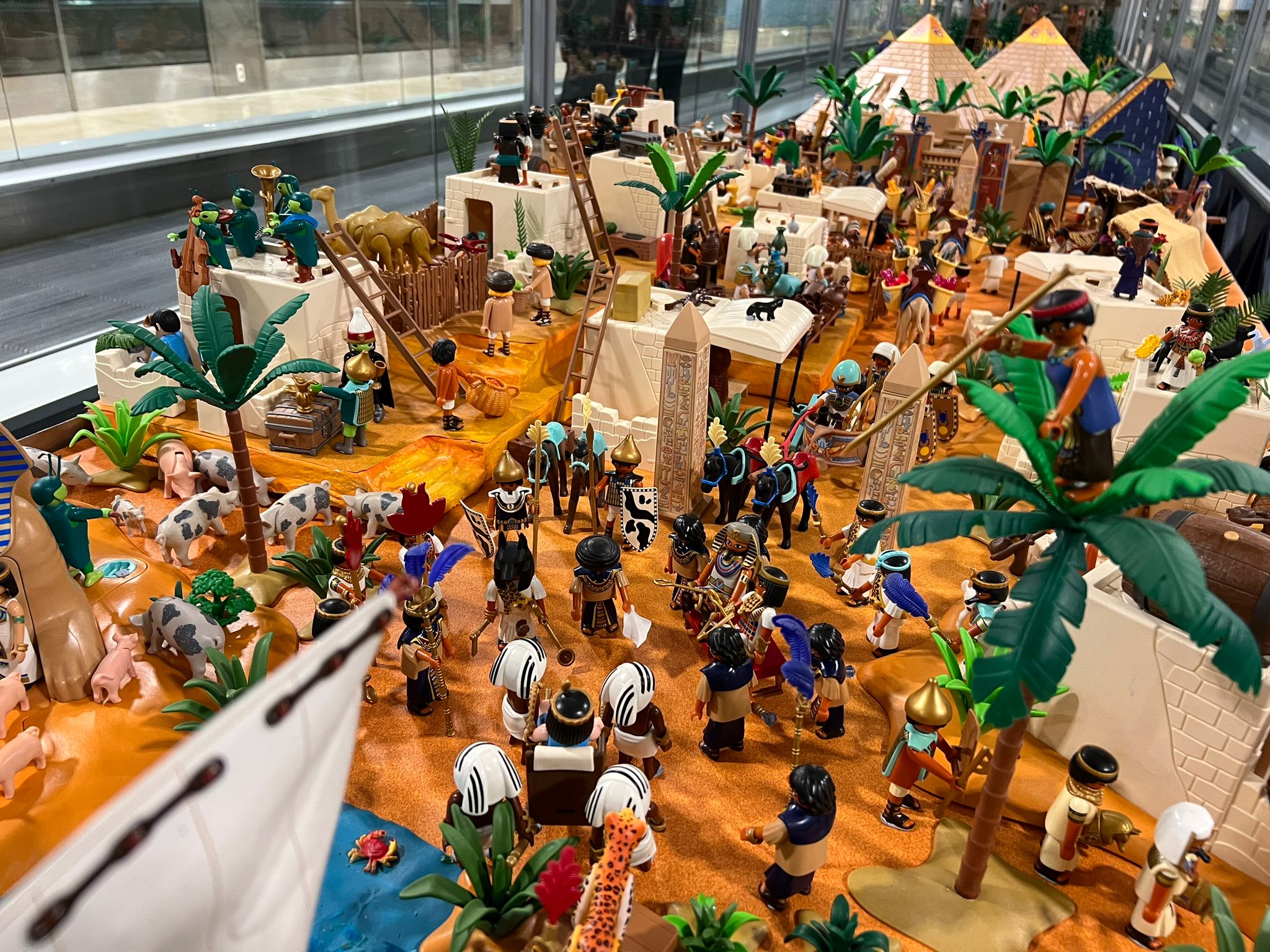 Exposición en Aeropuerto Madrid-Barajas – Aesclick